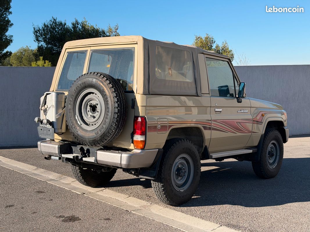 Toyota Land Cruiser GRJ71 bâché –essence V6 4.0L 228 ch BVM - Voitures