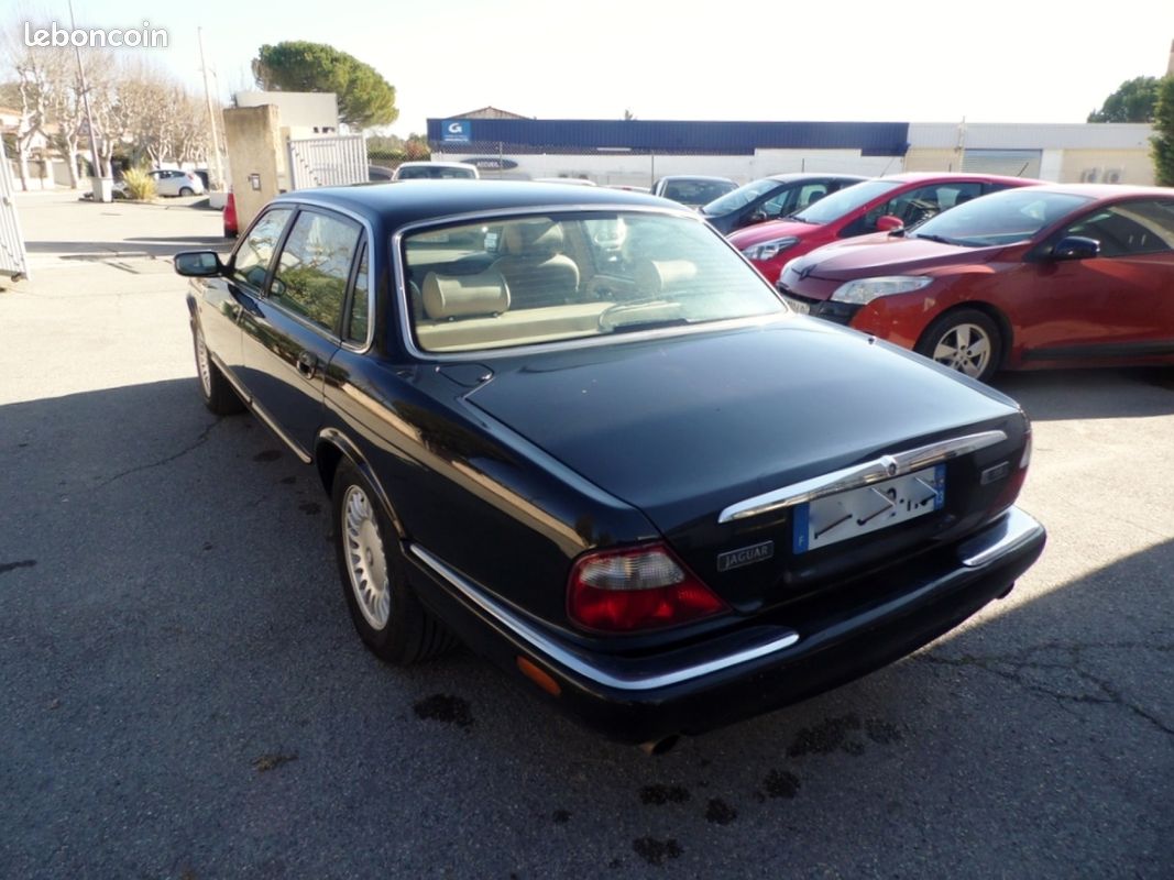 JAGUAR XJ8 V8 237 cv Boite Auto 3.2 - Voitures