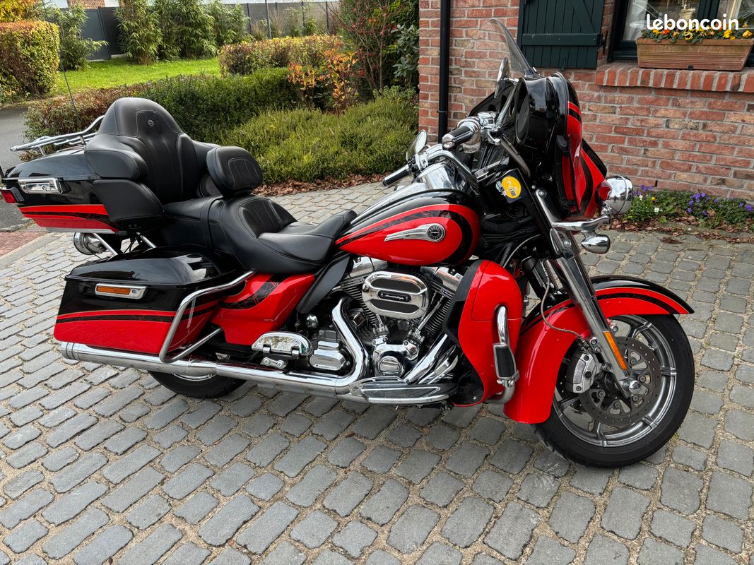 Harley Davidson Ultra CVO - Motos