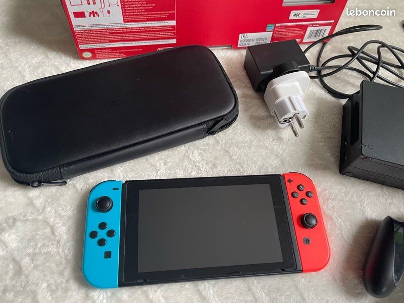 Nintendo Switch - Consoles