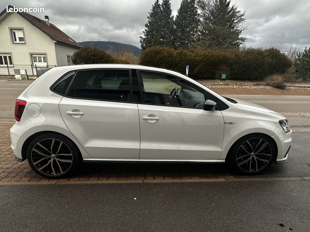 VOLKSWAGEN Polo V GTI 1.8 TSI 16V BlueMotion DSG7 192 ch - Voitures