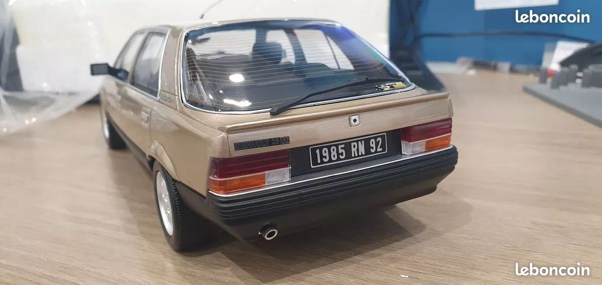 Miniature neuve Renault 25 R25 V6 Injection Phase 1 1/18 Ottomobile - Collection