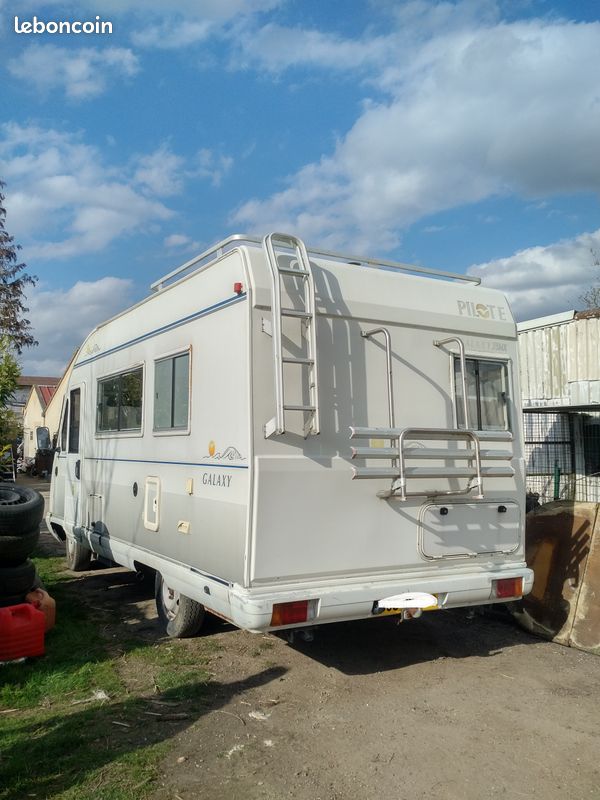 Camping-car - Pilote Galaxy Peugeot - Caravaning