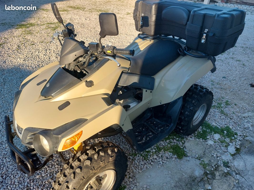 Quad 300 sym très propre 2250e - Motos