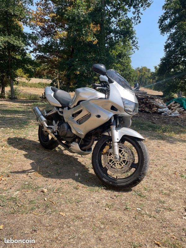Vend ou échange Honda Vtr 1000 firestorm - Motos