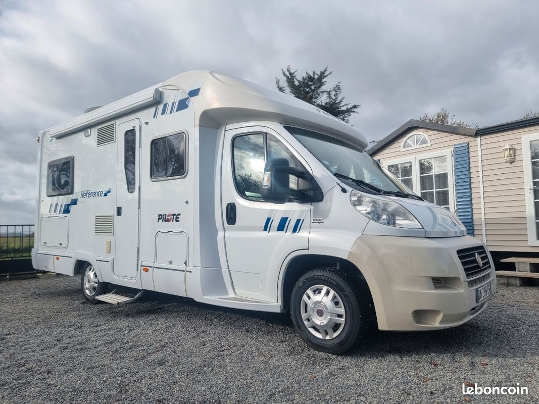 Camping car Pilote P670 profilé CLIM DOUBLE PLANCHER - Caravaning