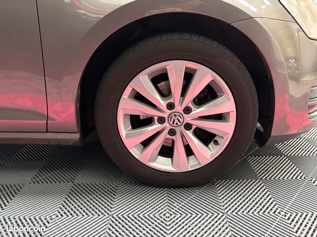 VOLKSWAGEN GOLF 1.6 TDI 105 FAP CR BlueMotion Confortline Lounge - Voitures