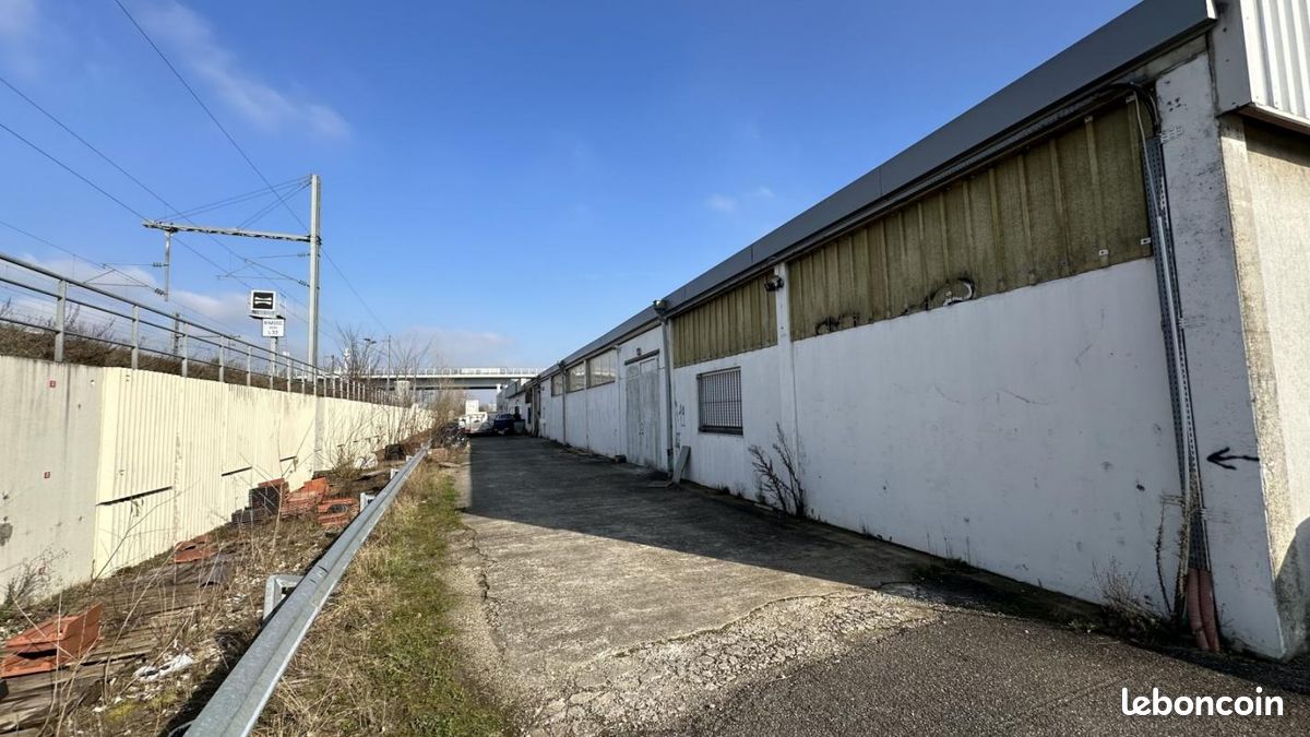Local d'activité 470 m² - Bureaux & Commerces