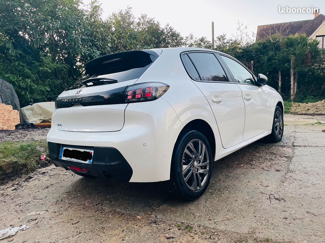 Peugeot 208 BlueHDi 100 Ch - Voitures