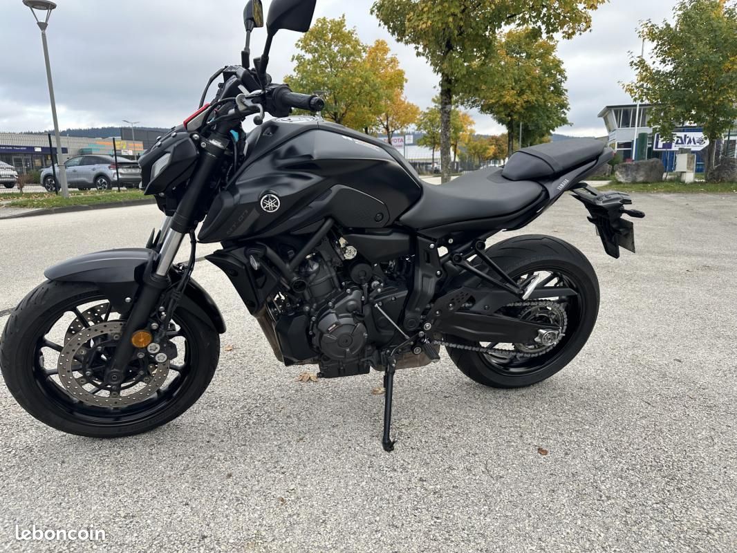 Yamaha MT-07 a2 35 KW 695 cm3 - Motos