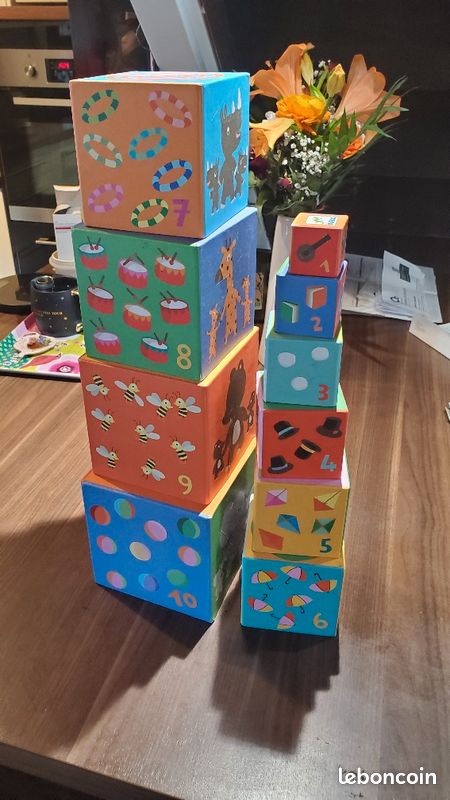 10 cubes gigogne numérotés à empiler - Djeco - 1 à 2 ans - Jeux & Jouets