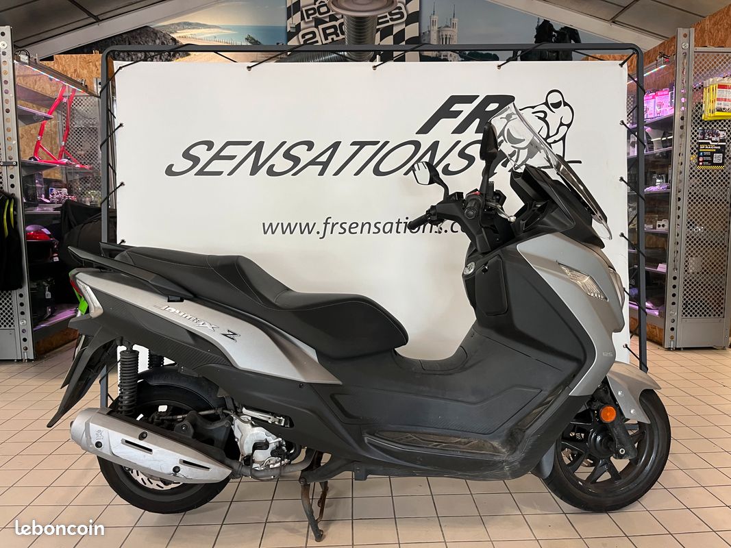 Sym 125 Joymax Z - Motos