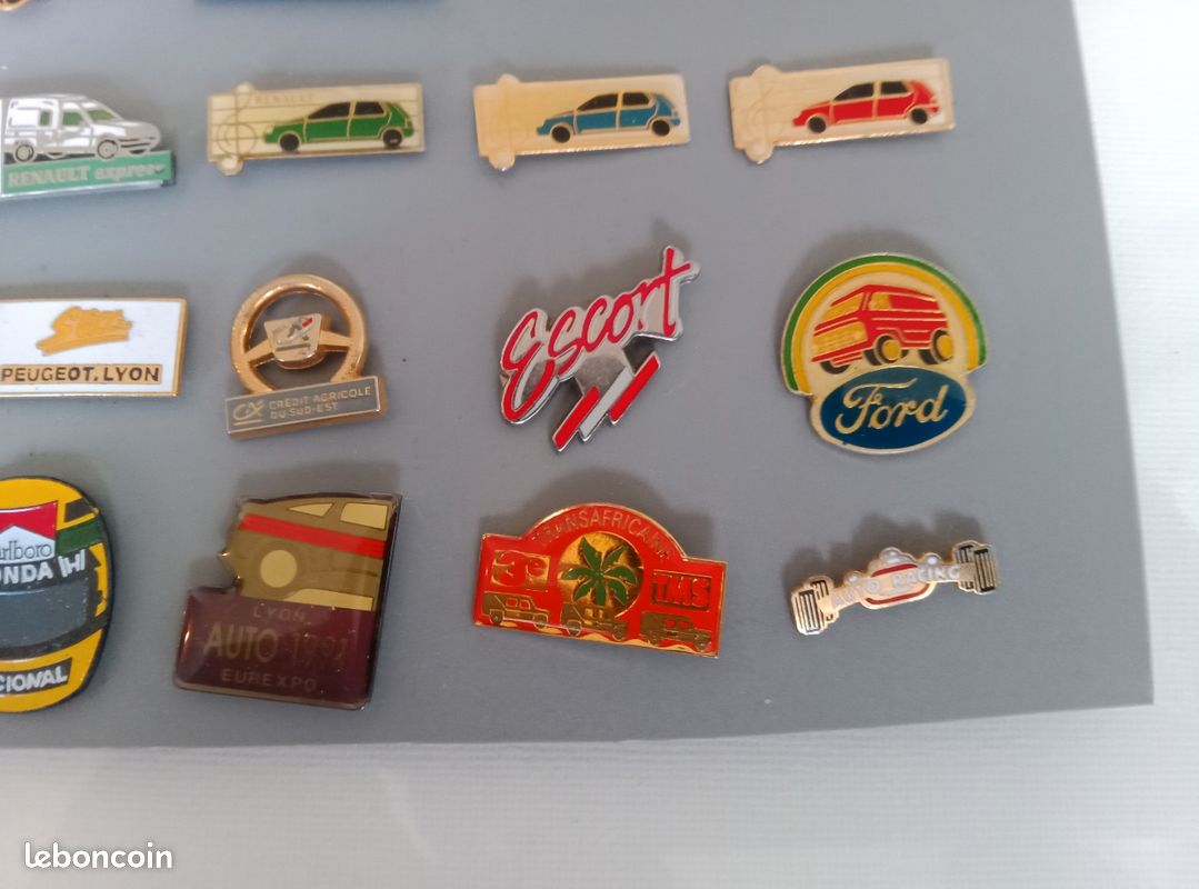 Lot 25 pin's Auto - Collection