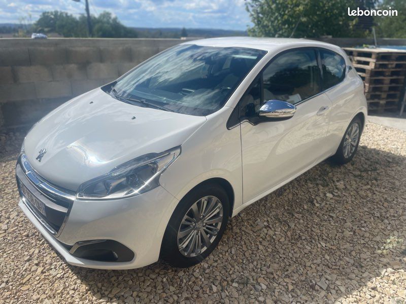 Peugeot 208 bluehdi 120 finition allure - Voitures