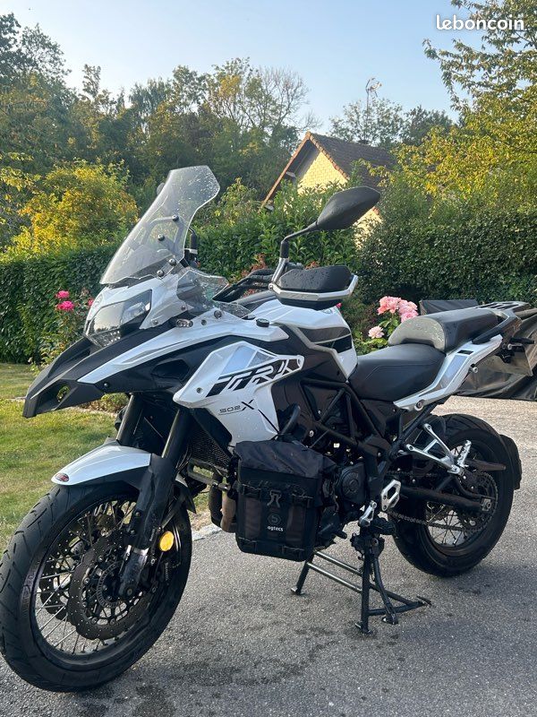 Beneli TRK X 502 - Motos