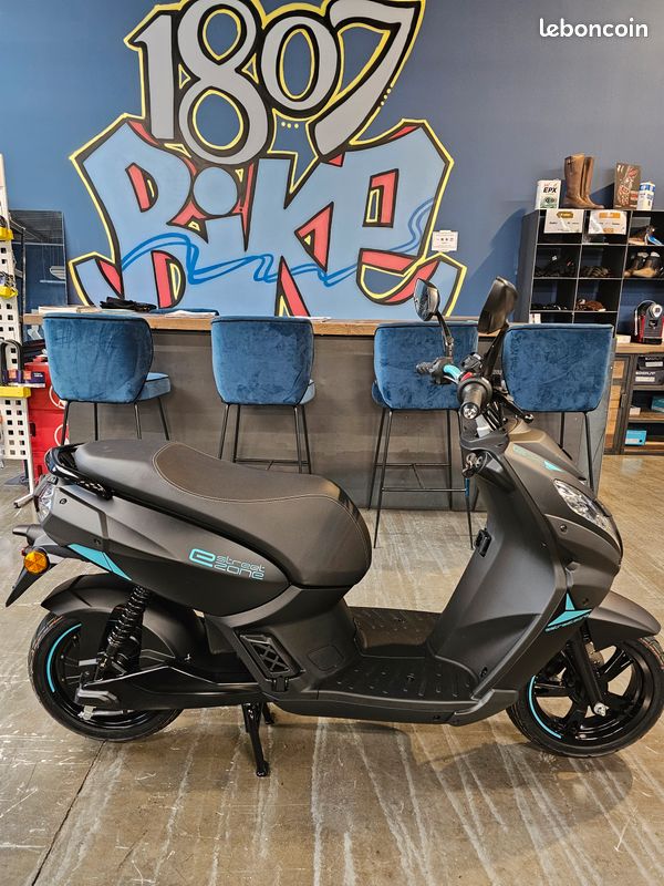 E Street Zone - Motos