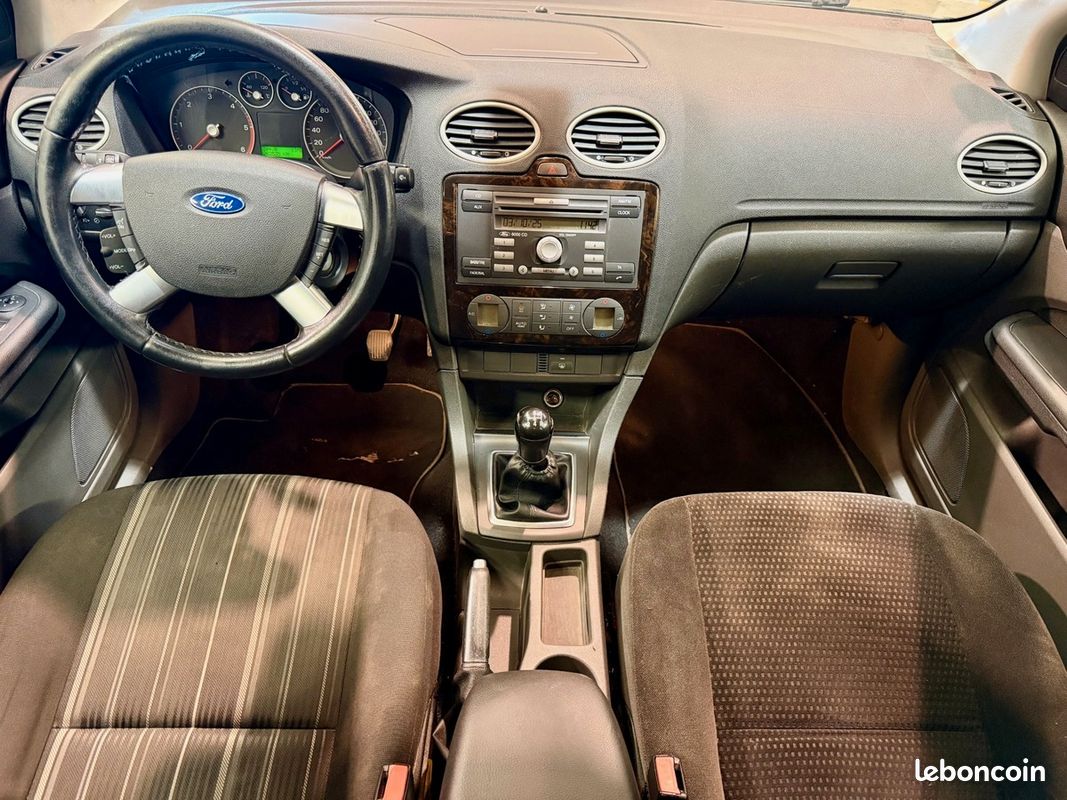 Ford Focus Finition Ghia / 1.6 TDCi / 90CH / Attelage / Diesel - Voitures