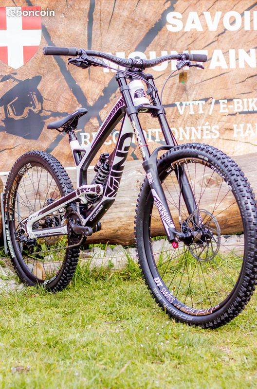 DH yt tues carbone M - Vélos