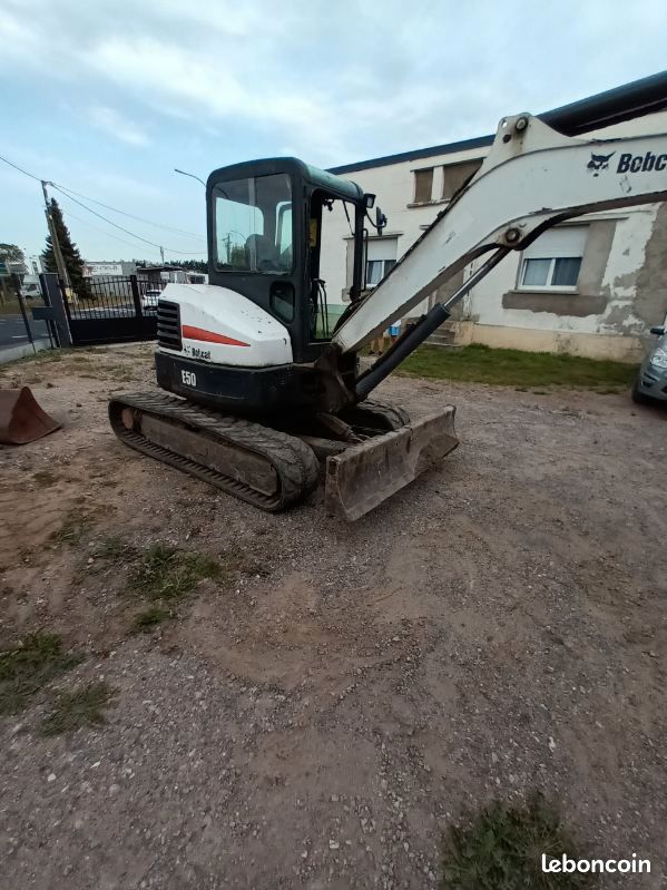 Mini pelle bobcat e50 - BTP - Chantier gros-oeuvre