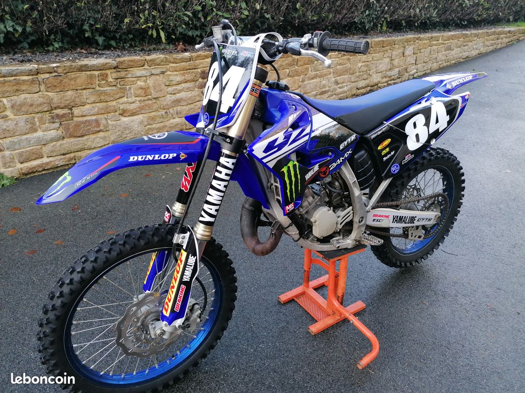 Yamaha YZ 125 - Motos