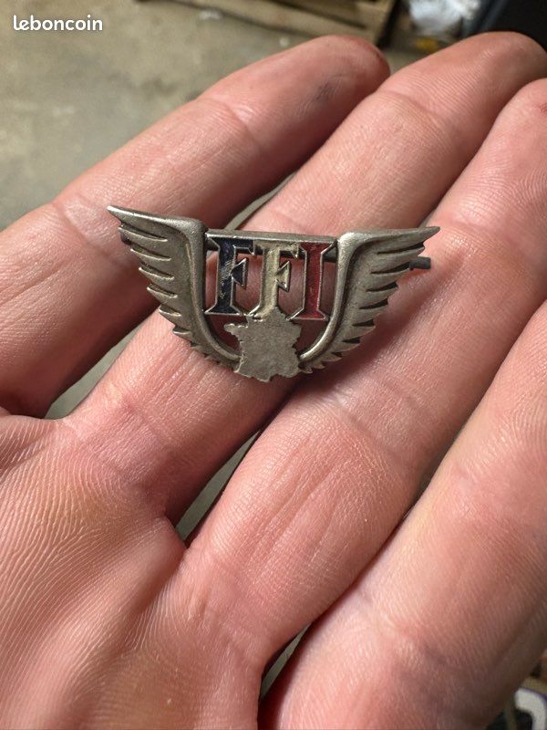 Rare insigne FFI ww2 militaria casque numéroté - Collection