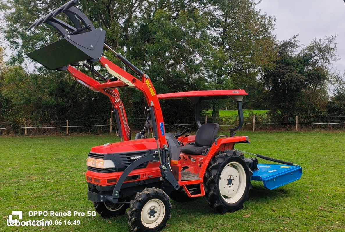 Tracteur Kubota chargeur multibenne cochet - Matériel agricole