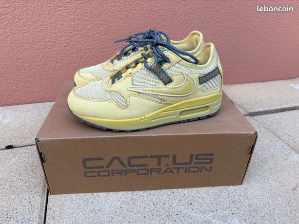 Nike travis scott d'occasion - Chaussures - leboncoin