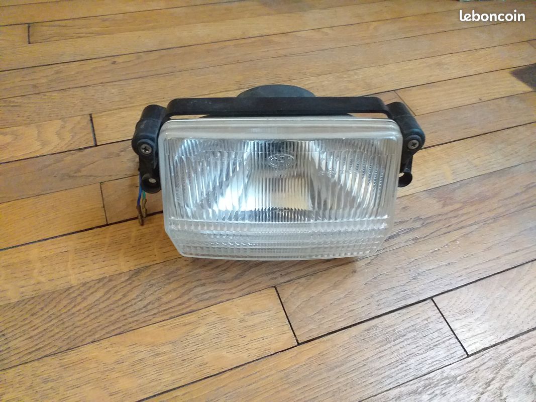 Phare Peugeot sc50 - Équipement moto