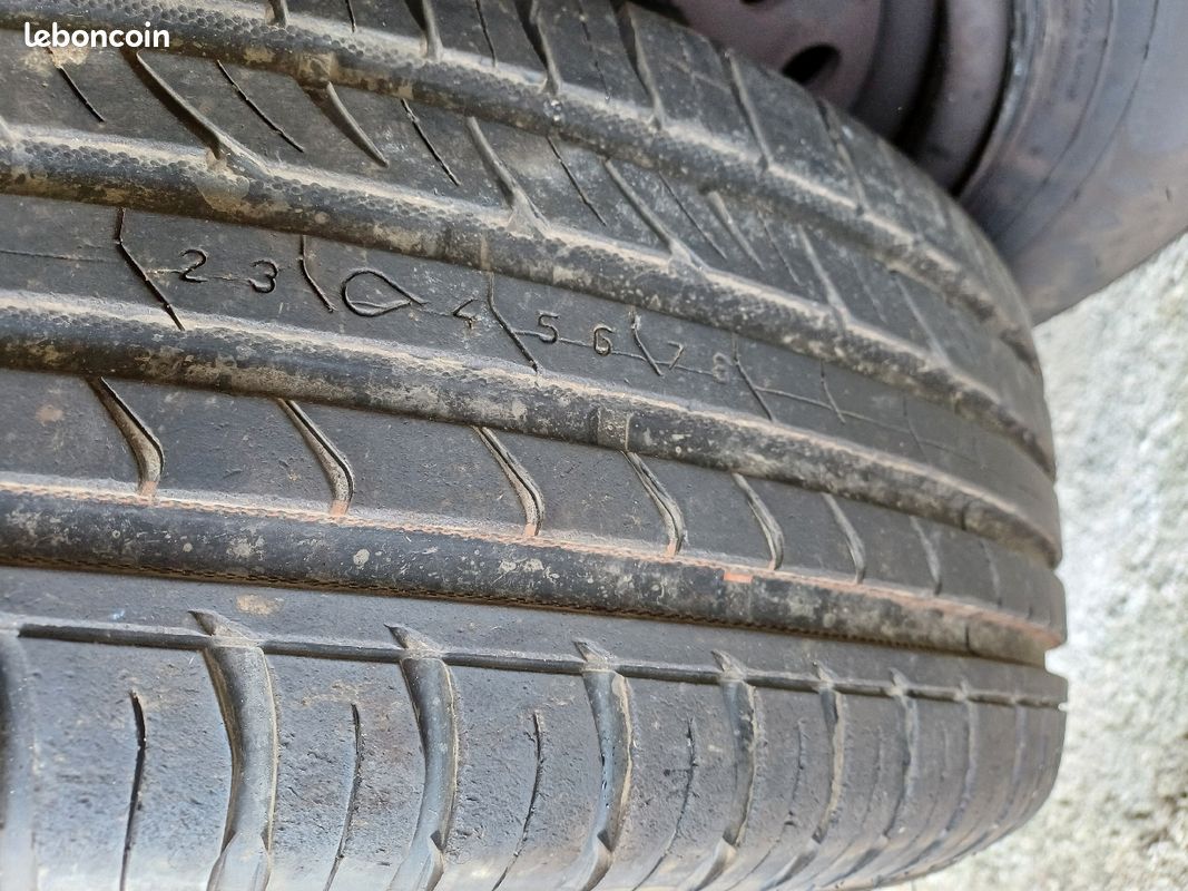 Pneus Nokian 205/65 R15 94H - Équipement auto