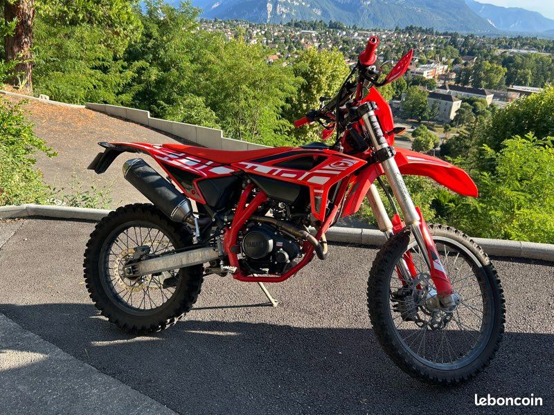 125 bêta lc 2022 - Motos