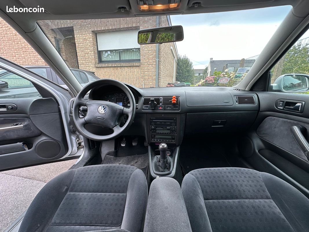 Volkswagen Golf 4 Match (1,9 TDI 100) 3 portes - Voitures