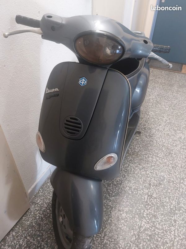 Vespa ET4 125cm3 - Motos