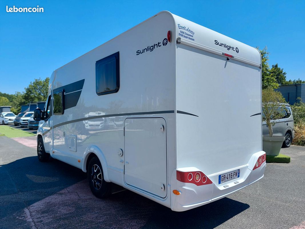 Camping-car Compact Sunlight V69 Lit Central - Caravaning