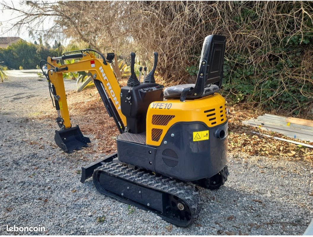 Mini pelle 1T - BTP - Chantier gros-oeuvre