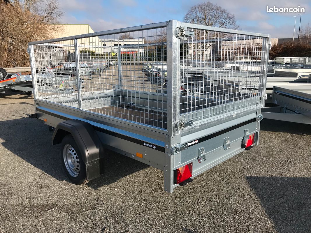 Remorque plateau basculant avec ridelle ptac de 750 kg et hayon arrière ...