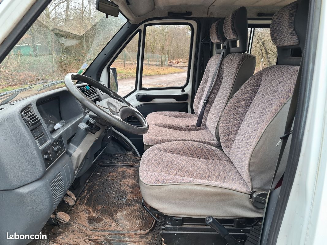 Peugeot boxer benne 2.5d - Utilitaires