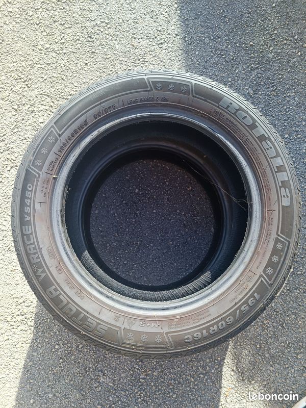 4 pneus rotalla hiver 195x60r16C 99/9T - Équipement auto