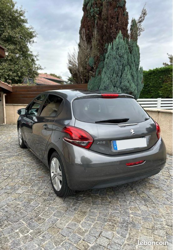 Peugeot 208 1500 Blue HDI 100 SIGNATURE - Voitures