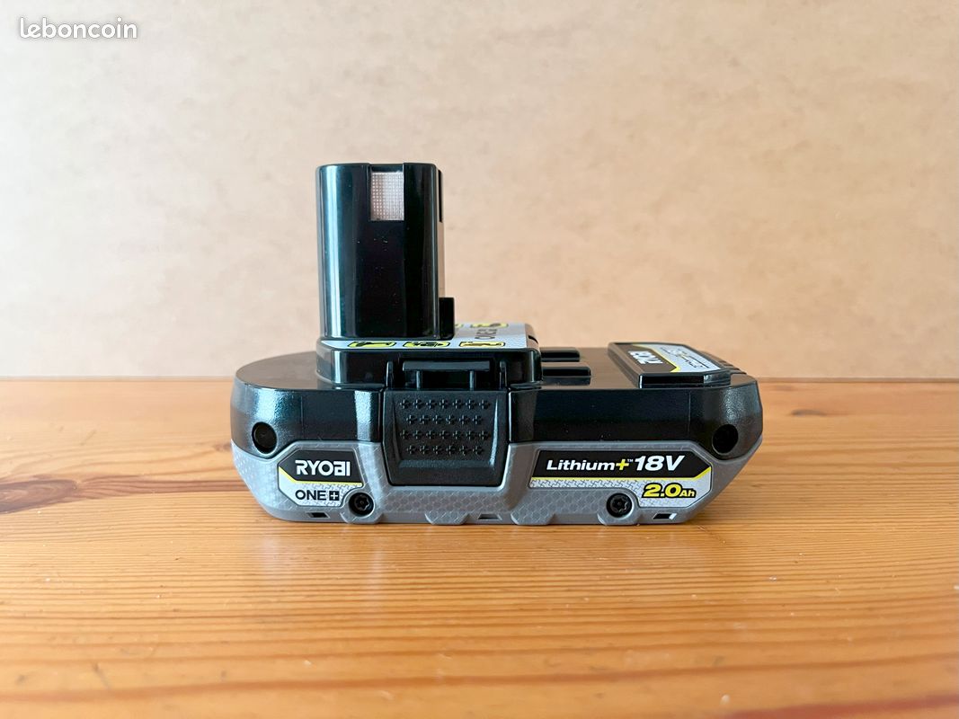 Batterie RYOBI 18V 2.0Ah RB1820C avec indicateur de charge - Bricolage