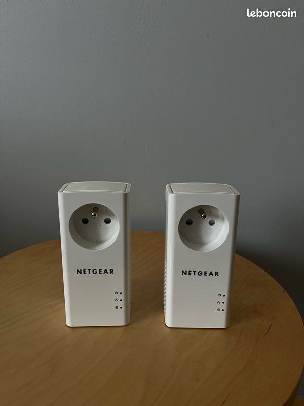 CPL Netgear PLP1000 – 1000 Mbps avec prise filtrée + 2 câbles Ethernet ...