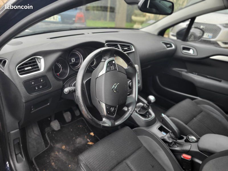 Citroën C4 Millenium 1.6L 120CV Diesel - Voitures