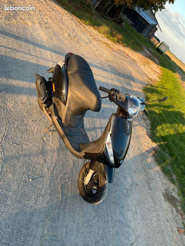 Scooter piaggio zip - Motos
