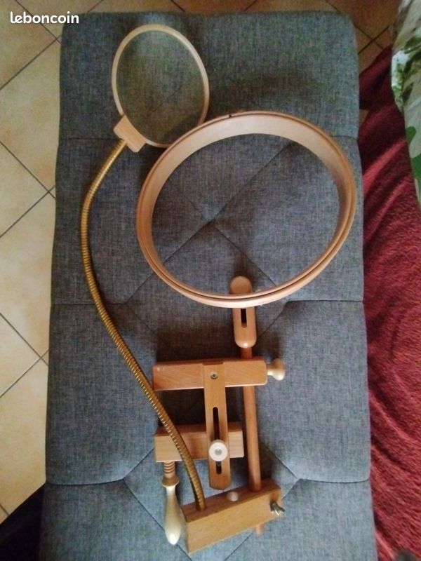 Tambour a broder de table avec loupe - Loisirs créatifs
