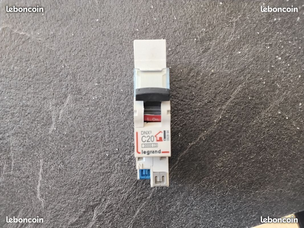 Disjoncteur 20A 1P+N courbe C bornes auto DNX3 LEGRAND 092894 - Bricolage