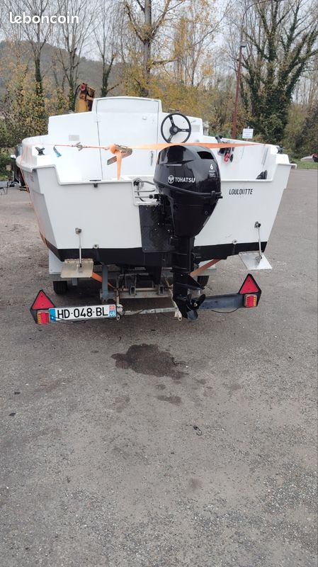 Bateau cabine sans permis sort du concessionnaire - Nautisme