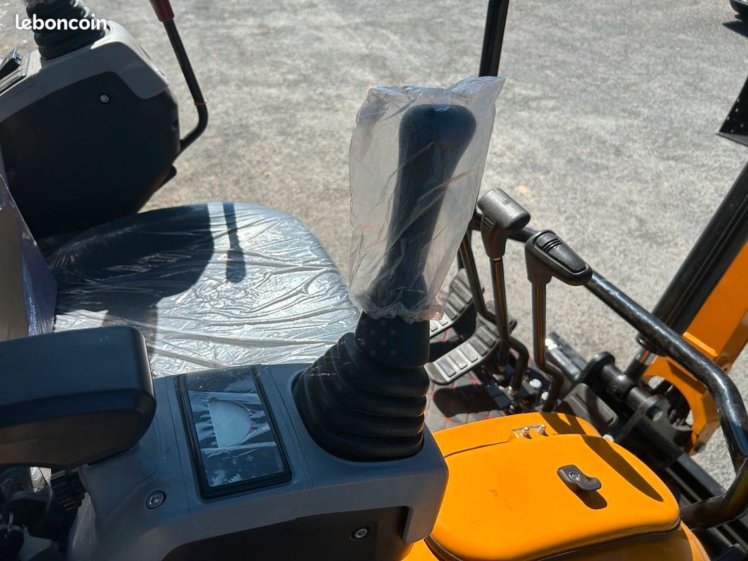 HIGHTOP Mini pelle 2T NEUVE - BTP - Chantier gros-oeuvre