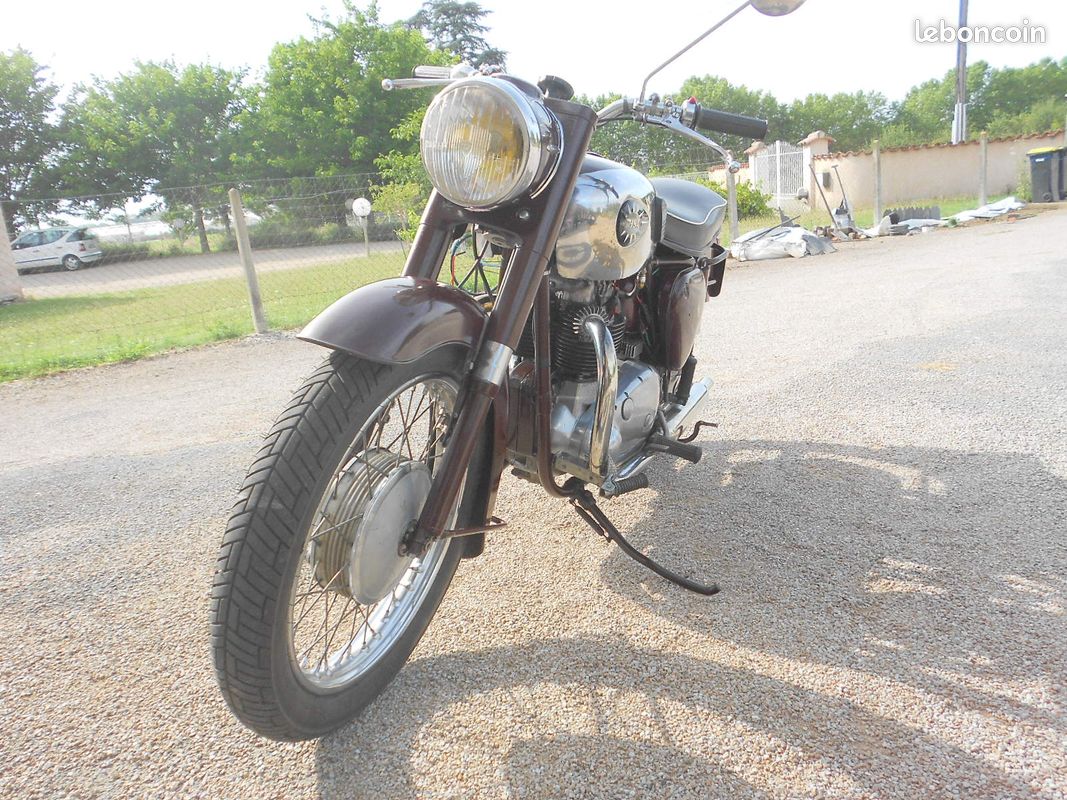 Moto bsa 650 a10 golden flash - Motos