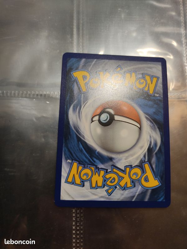 Carte Pikachu surfer V-Max full art en très bon état - Collection