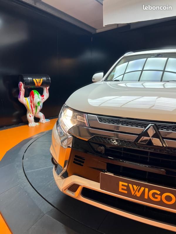 Mitsubishi Outlander TWIN-MOTOR PHEV HYBRID 2.4l 240H 13.8KWH BUSINESS ...