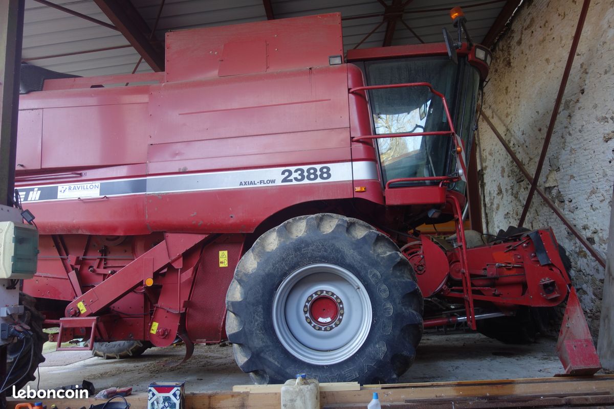 Moissoneuse batteuse axial 2388 - Matériel agricole